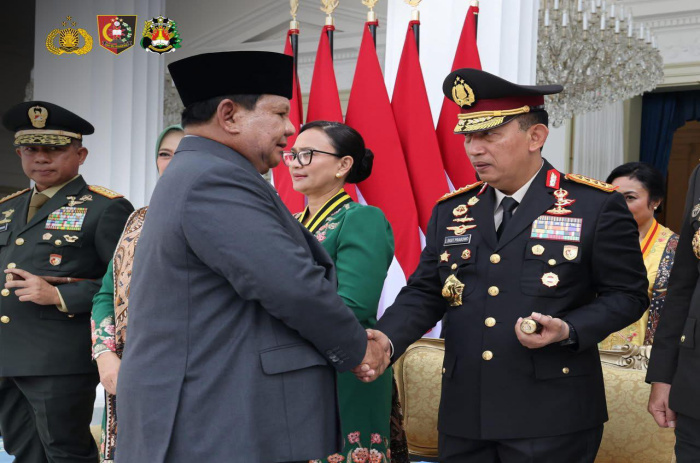 Kapolri Dampingi Presiden Prabowo Lantik 2000 Praspa TNI-Polri di ...